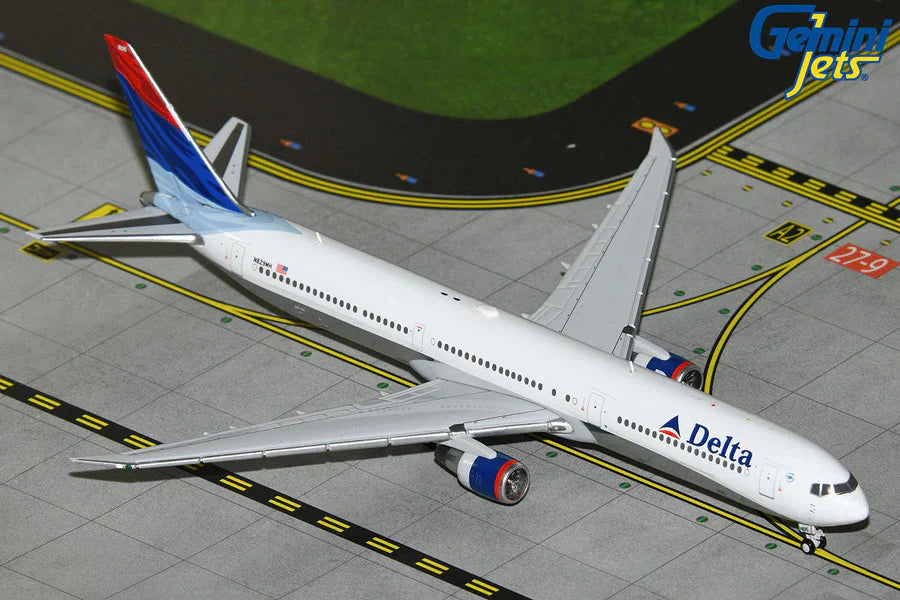 1:400 Delta Air Lines Boeing 767-400ER N829MH Gemini Jets (Colors In M ...